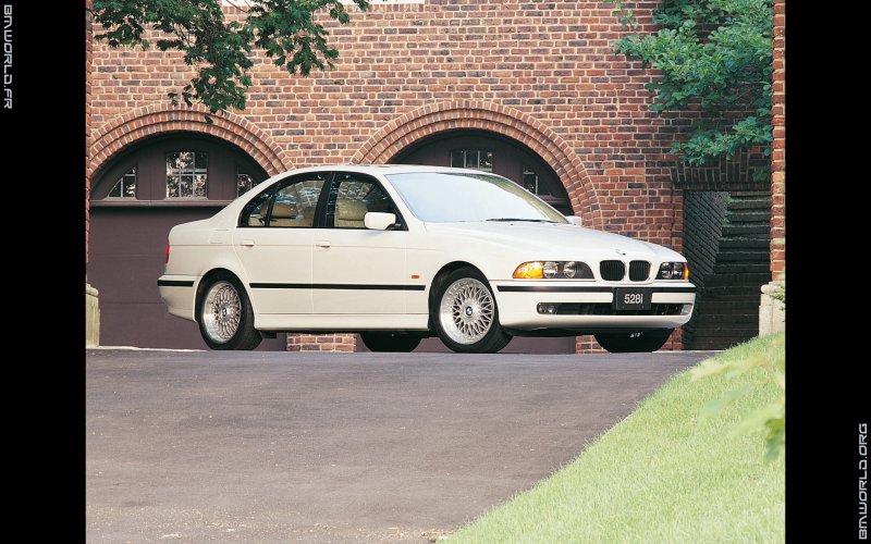 528i E39 Berline (1996) - Voiture de série - Fonds d'écran - BMWorld.fr - Le monde des BMW